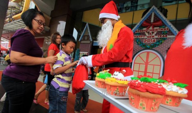 DPR Kritisi Pewajiban Pemakaian Atribut Natal