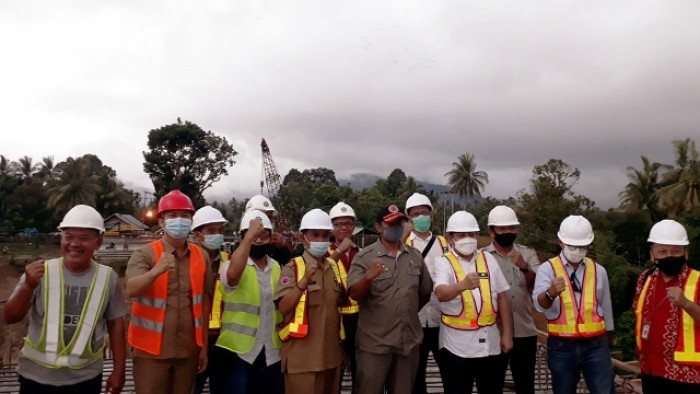 Jembatan Kayu Gadang Sudah Capai 80 Persen | sumbarsatu.com Jembatan Kayu Gadang Sudah Capai 80 Persen | sumbarsatu.com