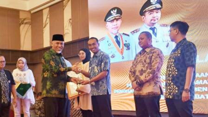 PT Agrowiratama Pasbar Raih Tiga Penghargaan dari Gubernur Sumbar